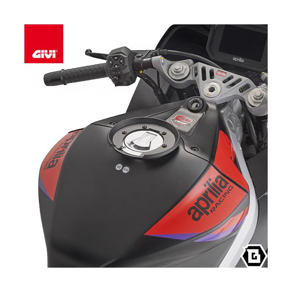 GIVI BF02は、TANKLOCK（タンクロック）タイプのタンクバッグを装着するためのイージーロック（アタッチメント）です。TANKLOCKタイプのタンクバッグに付属しているサポート（型番：ZT480F）と組み合わせて取付けます。【適合...