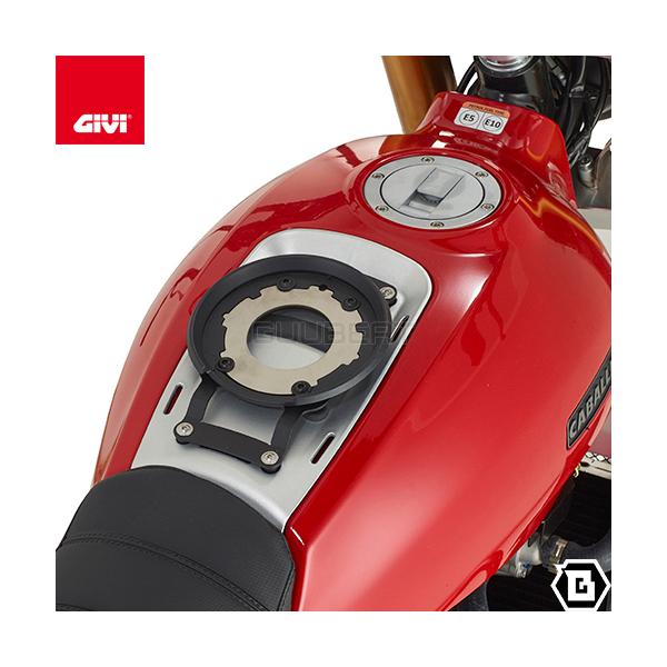 GIVI BF43は、TANKLOCK（タンクロック）タイプのタンクバッグを装着するためのイージーロック（アタッチメント）です。TANKLOCKタイプのタンクバッグに付属しているサポート（型番：ZT480F）と組み合わせて取付けます。【適合...
