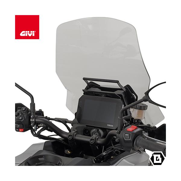 GIVI FB2171は、スクリーン後部に設置するフェアリングアッパーブラケット（マウントバー）です。スマートフォンやナビなどの機器を最適な位置に取り付けることができ、視線を移動させることなく機器を確認することが出来ます。GIVIデバイスホ...