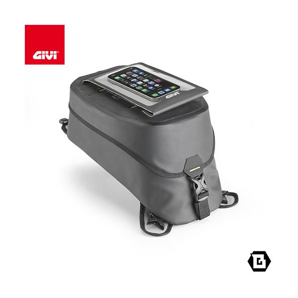 GIVI GRT728は、10L容量 CANYON LINEシリーズのストラップ固定式タンクバッグです。高周波で熱シールされた高品質の耐摩耗性素材で構成。風雨や未舗装路の泥の巻き上げに対し、防水防汚の効果があります。取付は、エンドループ付き...