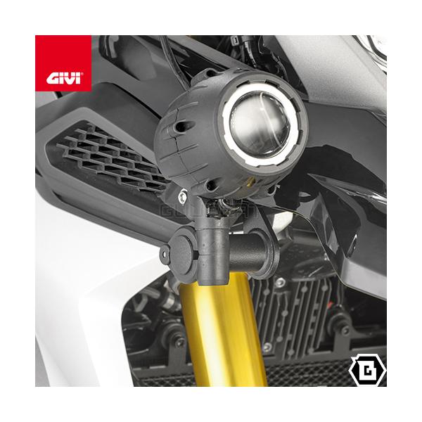 GIVI LS5126は、車体にフォグランプを装着するためのフィッティングキットです。GIVI S310 トレッカーライト（直径21mm - 26mmに対応）またはS322 フォグライト（直径21mm - 25mmに対応）、の装着が可能です...