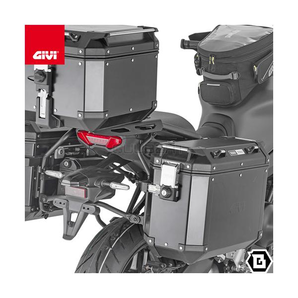 GIVI PLO2159CAMは、TREKKER OUTBACKシリーズ サイドケースを装着するためのMONOKEY CAM-SIDE サイドケースホルダーです。直径18mmの管状スチールのフレームで構成されており、TREKKER OUTB...