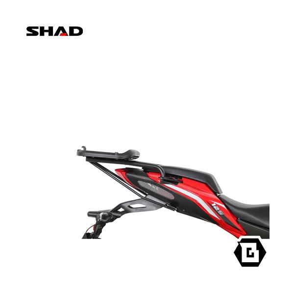 Fixings to mount a suitcase higher than the motorcycle.The SHAD Top Master fixing kit allows you to mount the top case t...
