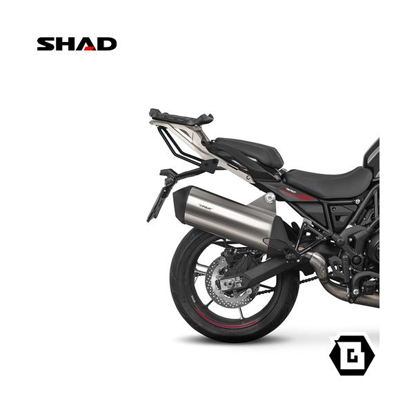 Fixings for mounting a suitcase on top of the motorbike.The SHAD Top Master fixing kit allows you to mount the top case ...