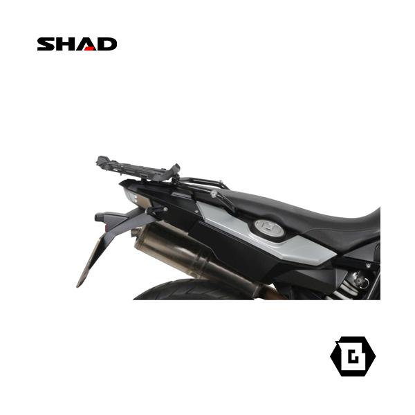 The SHAD Top Master fitting allows mounting a top case onto the motorcycle. It is a fitting specifically designed por ea...
