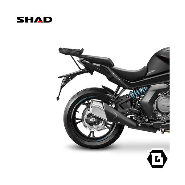 Fixings for mounting a suitcase on top of the motorbike.The SHAD Top Master fixing kit allows you to mount the top case ...