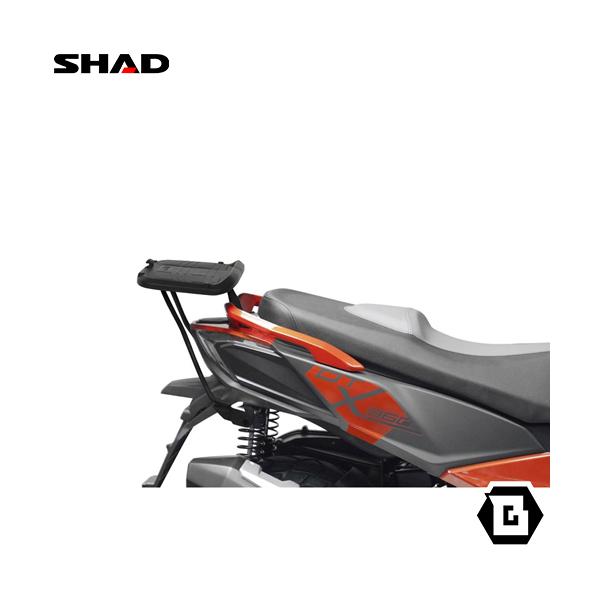 Fixings to mount a suitcase higher than the motorcycle.The SHAD Top Master fixing kit allows you to mount the top case t...