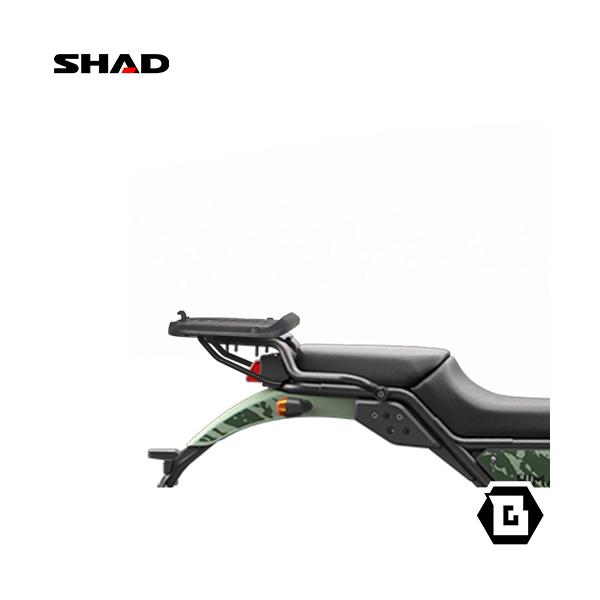 Fixings to mount a suitcase higher than the motorcycle.The SHAD Top Master fixing kit allows you to mount the top case t...