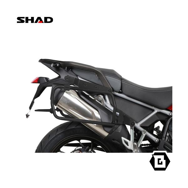 The SHAD Top Master fitting allows mounting a top case onto the motorcycle. It is a fitting specifically designed por ea...