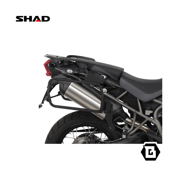 The SHAD Top Master fitting allows mounting a top case onto the motorcycle. It is a fitting specifically designed por ea...