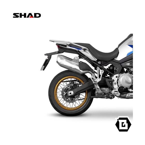 Fixings for mounting a suitcase on top of the motorbike.The SHAD Top Master fixing kit allows you to mount the top case ...