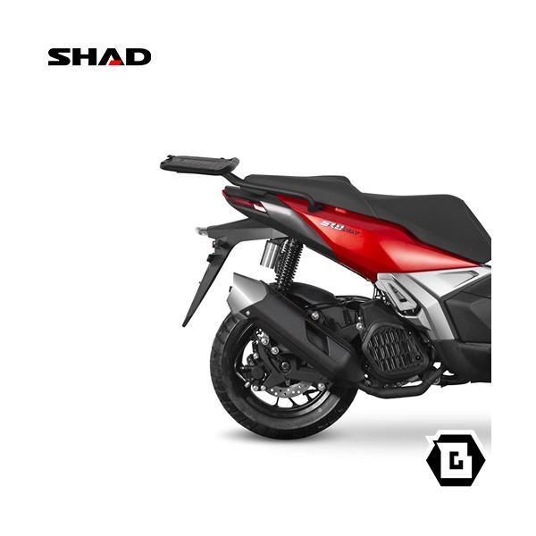 Fixings for mounting a suitcase on top of the motorbike.The SHAD Top Master fixing kit allows you to mount the top case ...