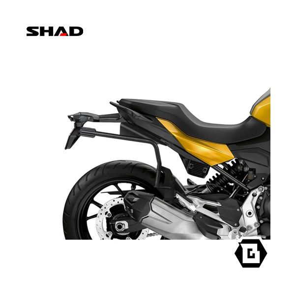 The SHAD Top Master fitting allows mounting a top case onto the motorcycle. It is a fitting specifically designed por ea...
