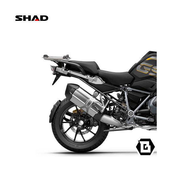 The SHAD Top Master fitting allows mounting a top case onto the motorcycle. It is a fitting specifically designed por ea...