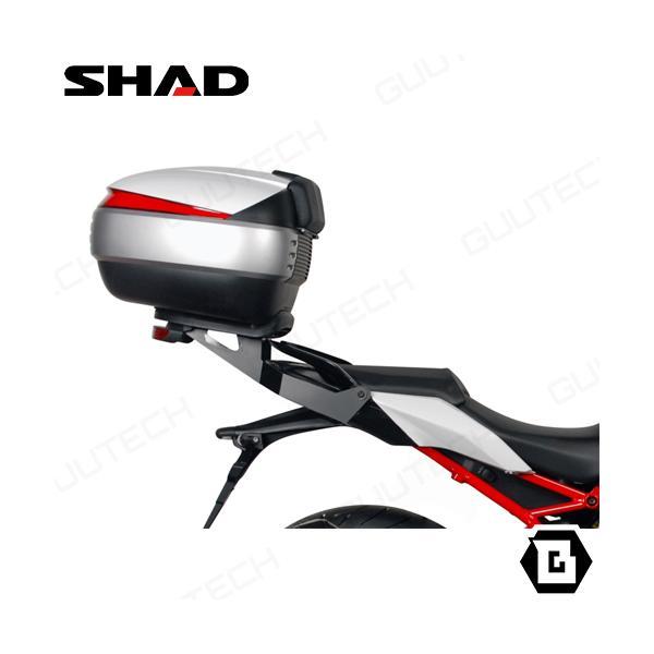 The SHAD Top Master fitting allows mounting a top case onto the motorcycle. It is a fitting specifically designed por ea...