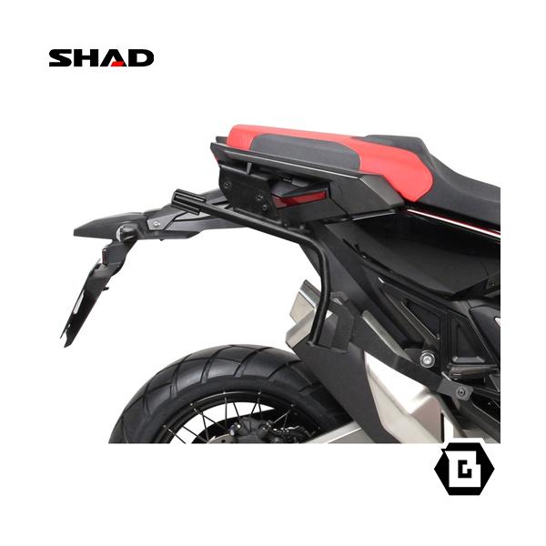 The innovative PIN SYSTEM secures the tank bag to the motorcycle in a safe and easy way. 3 or 4 of the original gas cap ...