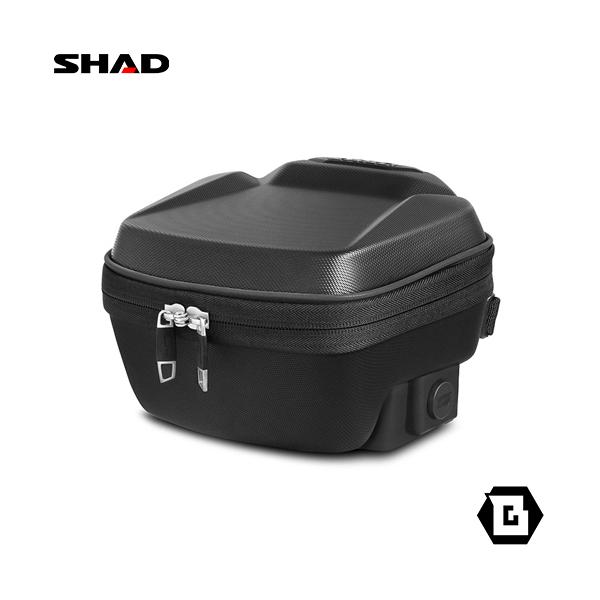 E03C Click System tank bag, 3 liters capacity (2 kg loads). Designed in Barcelona.Attachment system Click System (patent...