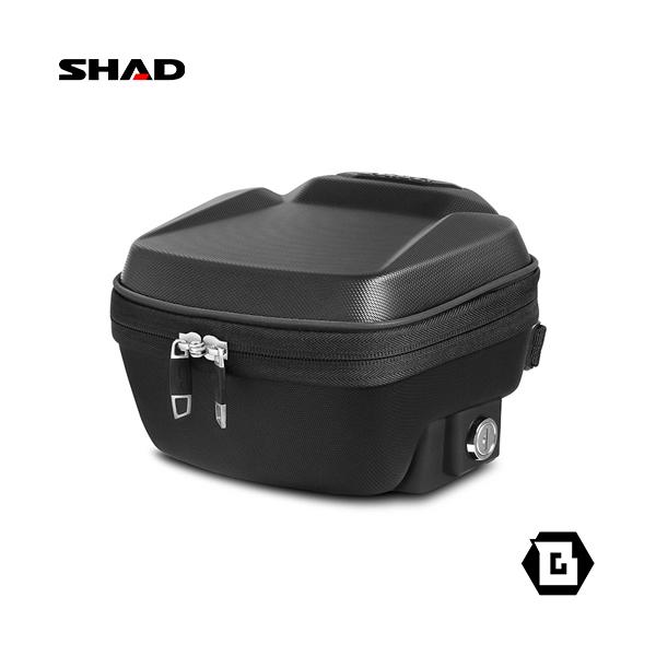 E03CL Click System tank bag, 3 liters capacity (2 kg loads), and key block system. Designed in Barcelona.Attachment syst...