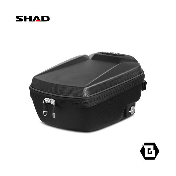 E09CL Click System tank bag, 9 liters capacity (2 kg loads), and key lock system. Designed in Barcelona.Attachment syste...