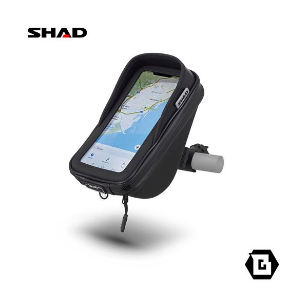 For 180 x 90 mm smartphone.Smartphone holder with an extra pocket, compatible with all motorcycles. It allows to carry w...