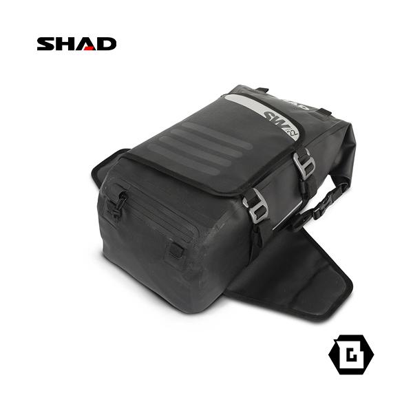 Waterproof Duffle Bag SW38 35-liter rear bag that can be turned into a comfortable backpack thanks to its padded and lig...