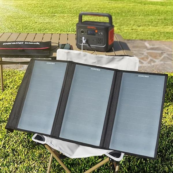 【特徴1】折りたたみ式の高効率大容量30Wソーラーパネル、持ち手とファスナー付き、コンパクトのサイズ感で、持ち歩きや収納も便利。ファイバーグラス素材で薄型・軽量、柔軟性・耐候性や耐衝撃性に優れ、厳しい環境や頻繁な使用にも耐えることができます。