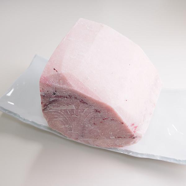 【内容(量)】生冷メカジキ1kg【原材料(産地)】メカジキ（大西洋）【賞味期限】冷凍保存で3ヶ月【注意点】加熱してお召し上がりください。