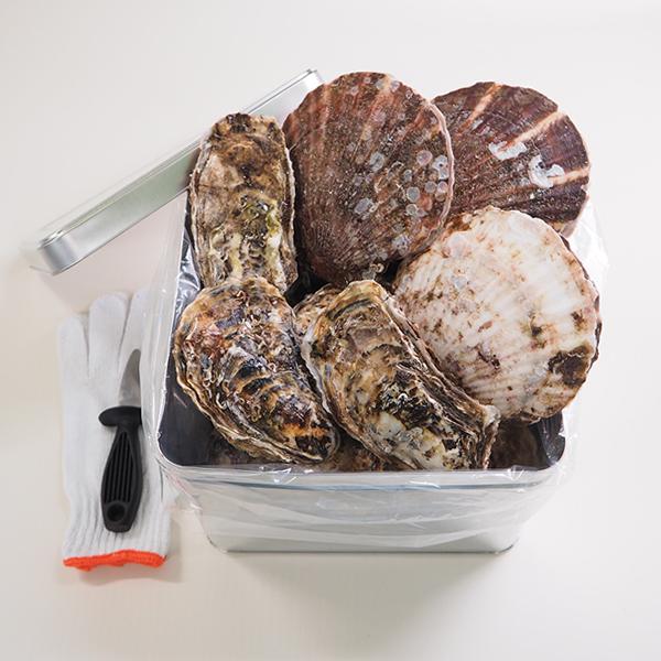 【内容(量)】真牡蠣16個、活ホタテ3枚、ブリキ缶、牡蠣ナイフ、軍手、調理説明書付き【原材料(産地)】真牡蠣(北海道、三陸)、ホタテ(北海道、三陸)【賞味期限】冷蔵保存で2日【注意点】時化などでご希望の納品日にお届けできない場合があります。...