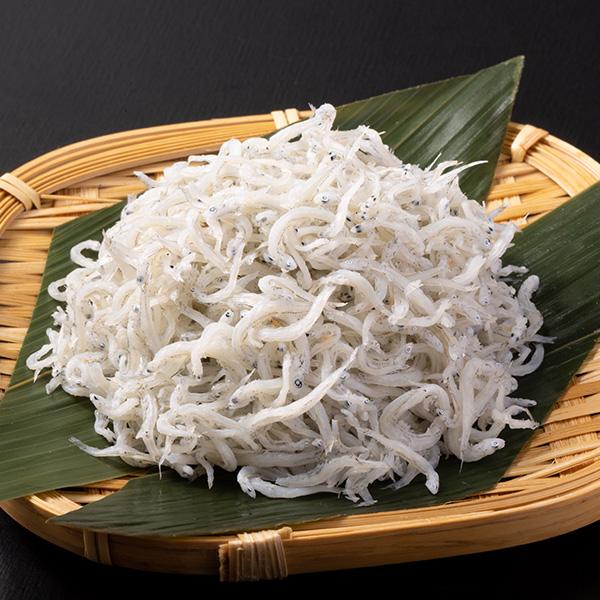 【内容(量)】しらす（いわしの稚魚）300g【原材料(産地)】しらす（いわしの稚魚）、食塩【賞味期限】冷凍保存で1ヶ月、冷蔵保存で5日【注意点】本商品はしらす漁で水揚げされたものを使用しているため、小さな魚やえび等が混入する場合があります