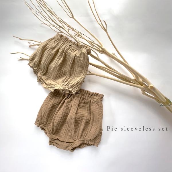 赤ちゃんのお肌に優しい、コットン素材のブルマパンツ。シンプルで着回し力抜群の１着です。＜サイズ目安＞　70(XS)...３〜６ケ月頃　80(S)...６〜12ケ月頃　90(M)...12〜18ケ月頃＊素材　綿１００％＊カラー　ベージュ　ブラ...