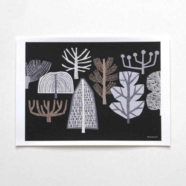 北欧テキスタイル〜インテリア・ファンにもオススメのUKノッティンガムの女性アーティストによる美しいアートプリント。雲や雨のデザイン、ツリーやリーフ、鳥やフォッシュ、パステルカラーの組み合わせによるアブストラクト・アートなど、女性ならではの繊...