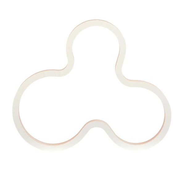 建築家、アルヴァ・アアルト生誕100年を記念して1998年に行われたデザイン・コンペの入賞作品。アアルトの“ 波”へのオマージュが美しい「白樺のポットスタンド」はヤニ・マルティカイネンが大学在学中にデザインしたもの。ヘルシンキのデザインミュ...