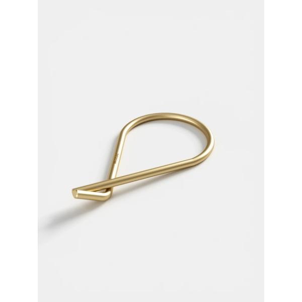 MOEBEはデンマーク・コペンハーゲンを拠点に、家具職人のAnders Thams、建築家のNichlas OldroydとMartin D. Christensenの3人によって設立されたプロダクト・デザイン集団。 生活必需品に焦点をあて...