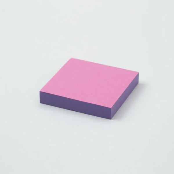 COLOR OBJECT のスチールトレーと同色の色紙を2色交互に80枚を組み合わせたメッセージカードです。端面が中間色となりのが特徴です。 様々な形やカラフルな色のバリエーションと組み合わせて楽しんでください。【商品詳細】製造国: JAP...