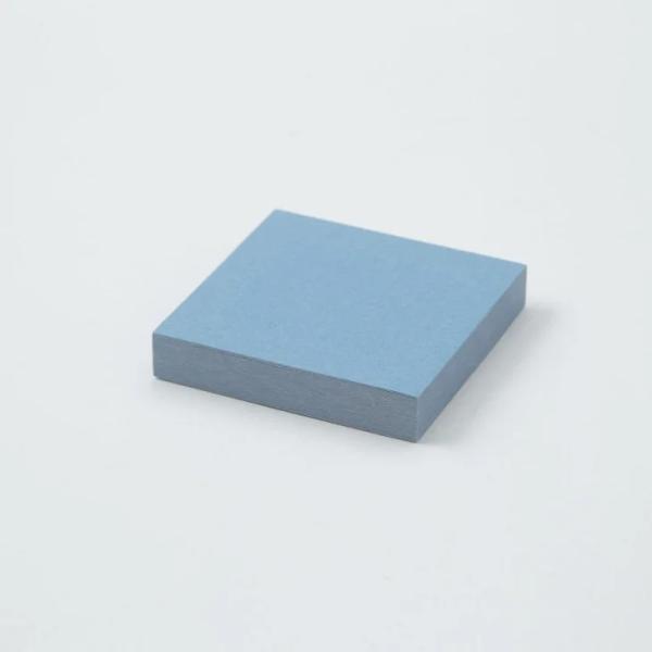 COLOR OBJECT のスチールトレーと同色の色紙を2色交互に80枚を組み合わせたメッセージカードです。端面が中間色となりのが特徴です。 様々な形やカラフルな色のバリエーションと組み合わせて楽しんでください。【商品詳細】製造国: JAP...