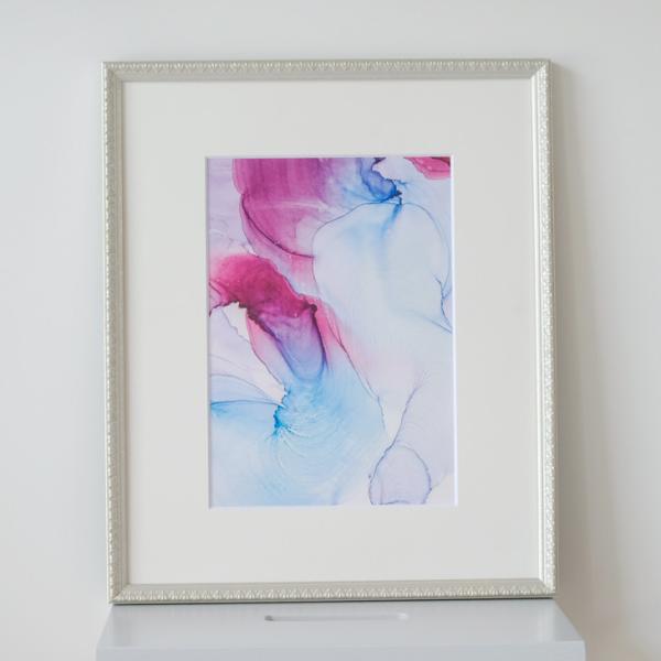 刺繍やレースなどのクラフト作品、クラシカルな絵画作品にぴったりのおしゃれなフレームです。細かなフレーク状に粉砕した箔を使った、手作業による金箔仕上げで、不揃いな箔の重なり合いが微妙なニュアンスを生んでいます。繊細な型模様と箔を組み合わせた華...