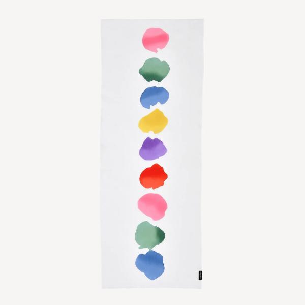 石本藤雄がテキスタイルデザイナー時代にあたためていた未発表のデザインの中から、4点をセレクトし、てぬぐいとして商品化しました。Mustakiviの5周年にあわせての発売です。4点のうちの一つ、「HANAMICHI」は、色とりどりの花が並び連...