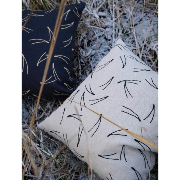 Elisabeth Dunkerが手掛けるブランド、Fine Little Dayのクッションカバーが入荷しました。自然をモチーフに北欧テキスタイルらしくシンプルな模様でデザインされたカバーは、どんなお部屋でも使い易く、温かい空間を作り出し...