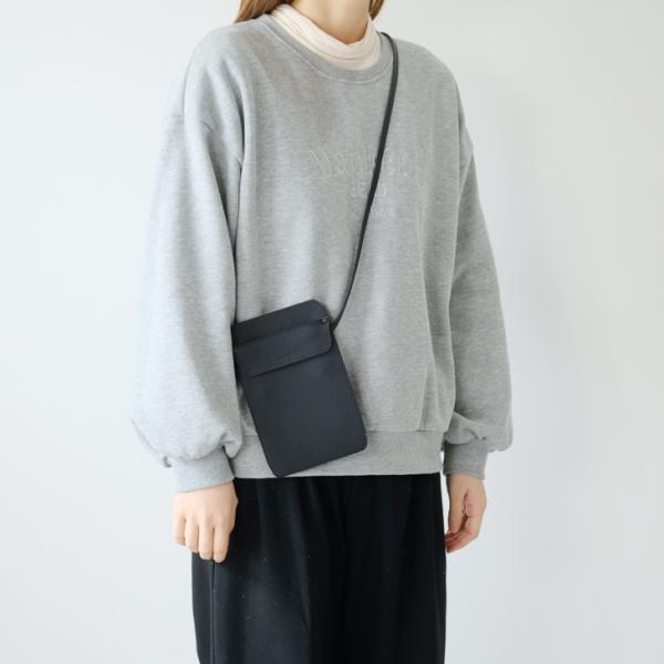 昔、ハサミ等の鋭利な道具をポケットに入れる際に補強用にポケットに入るレザーのケースがありました。今回はそのアイテムをもとに HW belt で使用しているレザー(同色展開)と同メッキの金具を使用して 制作いたしました。無論、同じ用途でポケッ...