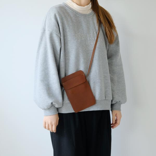 昔、ハサミ等の鋭利な道具をポケットに入れる際に補強用にポケットに入るレザーのケースがありました。今回はそのアイテムをもとに HW belt で使用しているレザー(同色展開)と同メッキの金具を使用して 制作いたしました。無論、同じ用途でポケッ...