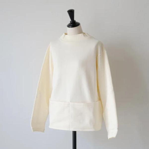 このスモックをHandwerker流の型に落とし込んだアイテム。ポケット収納は道具の仕分けがし易いよう、小分けされています。着用時にはストレス無く着られるサイズ感で、外着としても、トレーナー感覚でも着られる為、非常に便利なトップスです。【商...