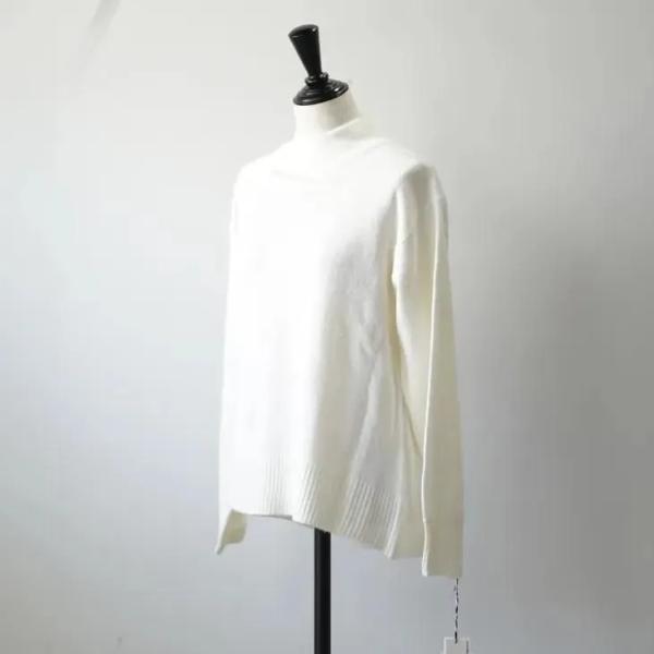 着心地がよく、軽いキャメルを含んだハイネック・ニットプルオーバー。前後差のある着丈や、アウトキリング・バックラインもアクセントとなったシンプルながら、シルエットにこだわりのあるアイテム。【商品詳細】製造国: 日本ブランド名: frescut...