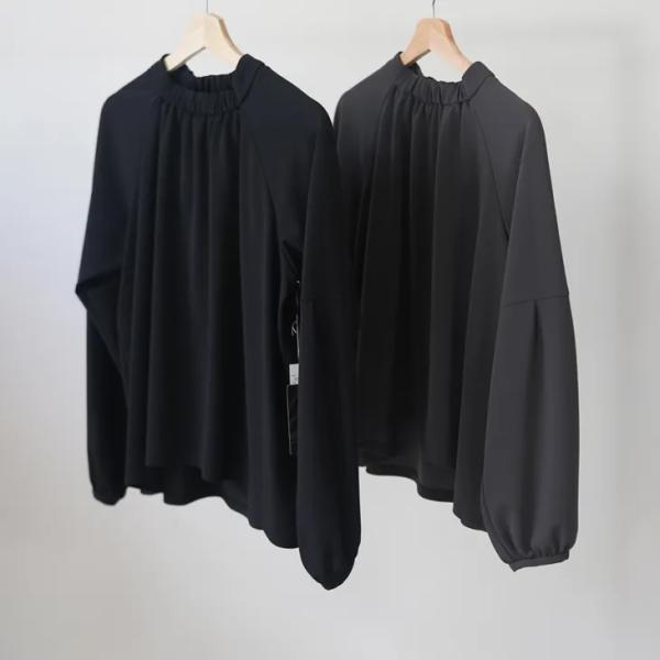 発色性、ソフトなタッチ、ハリとコシのある風合いと高級感のある表情のゼログを仕様した首元のゴムギャザー、身幅をゆったりとり、前後身幅をつけたシルエットが美しいプルオーバー。デイリーはもちろん、オケージョンにも対応する上品なアイテムです。「ゼロ...