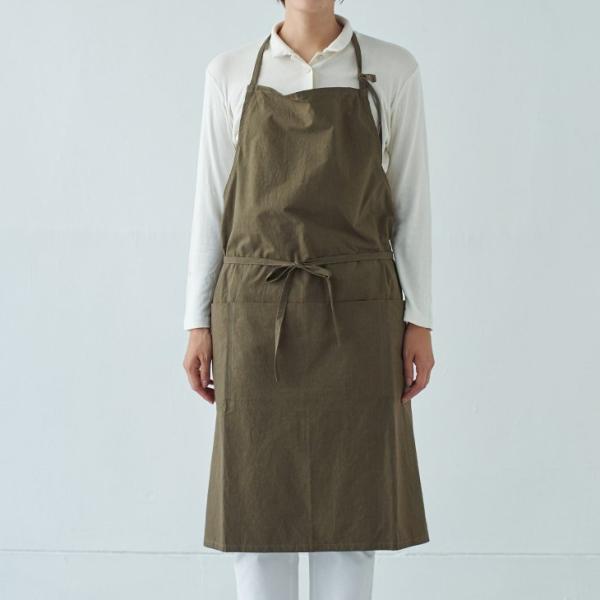 お尻が隠れる大きさで、ぐるりと「煙突＝チムニー」のように包み込む３分割された大きなポケット。 これがとても使いやすく、携帯はもちろん、調理道具やレシピ本、掃除機の替えのノズルに消毒液etc... 作業の内容を問わず活躍してくれます。少しルー...