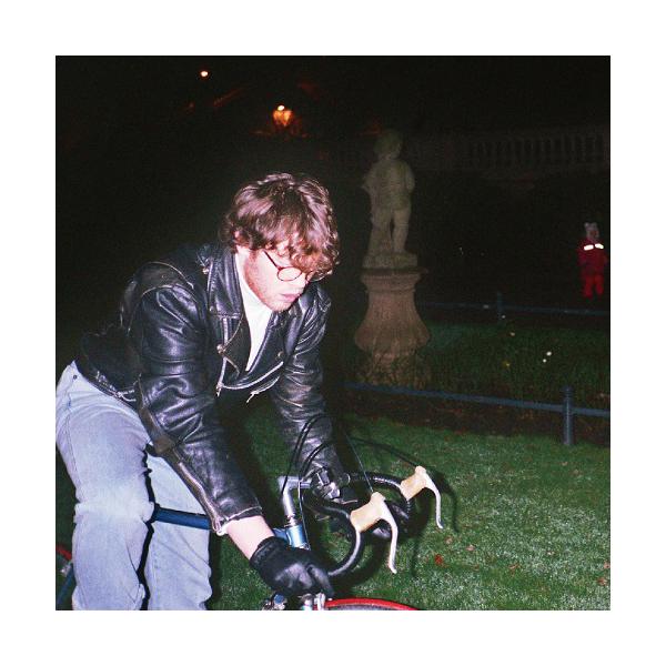 Bee Geesをフェイバリットに掲げるポップなメロディとファルセット・ヴォーカル、Funkadelic直系のグルーヴィーなサウンドでインディ・ソウル・マニアたちを歓喜させてきたHush Moss！キャリア初期の名曲をカップリングした新作7...