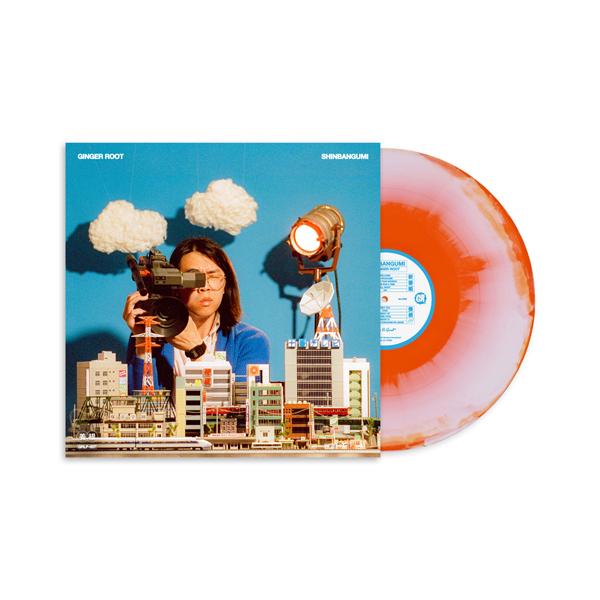 メディア複合企業「ジンジャー・ルート・プロダクション」を描いた4年ぶりとなるサード・アルバム『シンバングミ』、名門ゴーストリー・インターナショナルよりリリース。本作は、輸入盤国内流通仕様（カラー：サンレイ・アンド・ジュウバン・テレビ・ビルデ...