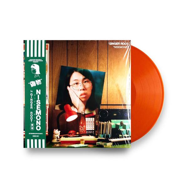『Nisemono』で、Ginger Rootは自身の作品のあらゆる局面を組み合わせ、音楽を新たな世界へと広げている。『Nisemono』とは、直訳すると「詐欺、偽物」という意味であり、また別のユニヴァースの一部である。このEPは、Lewが...