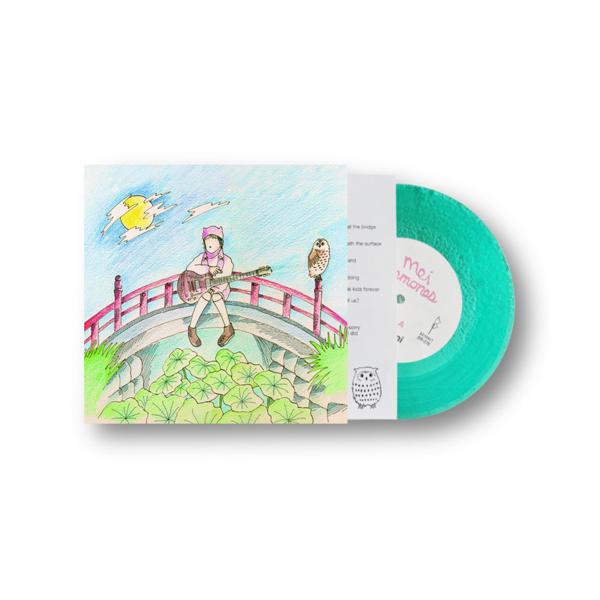 テクニカルなギターリフと大胆な展開で、彼女のキャリアでも最もスリリングな楽曲となった最新シングル「Kurayami」。ミシガンでの青春の日々、無邪気さを失っていく瞬間をテーマに、複雑な変拍子や高速フレーズを織り交ぜながらもエモーショナルな高...