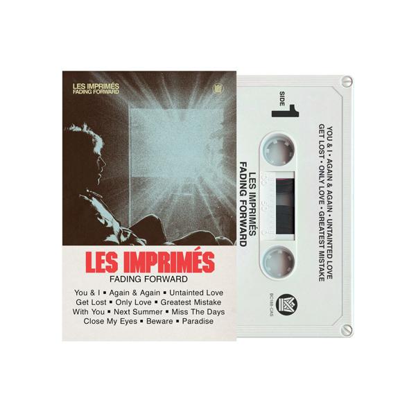 2023年のデビュー作『Reverie』で大きな評価を獲得し大ヒットとなったMorten Martensによるユニット、Les Imprimesのセカンド・アルバム『Fading Forward』は、Martensの多彩な音楽的ルーツと内省...