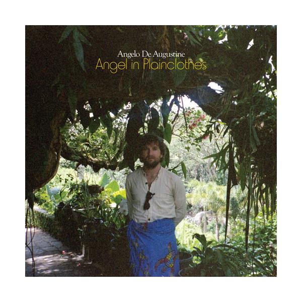 アンジェロ・デ・オーガスティンの5作目『Angel in Plainclothes』は、病を経た再生のプロセスを描いた、これまでで最もパーソナルかつ感情豊かな作品。人生の脆さや再出発をテーマに、繊細で美しいメロディと詩的なリリックが深い余韻...